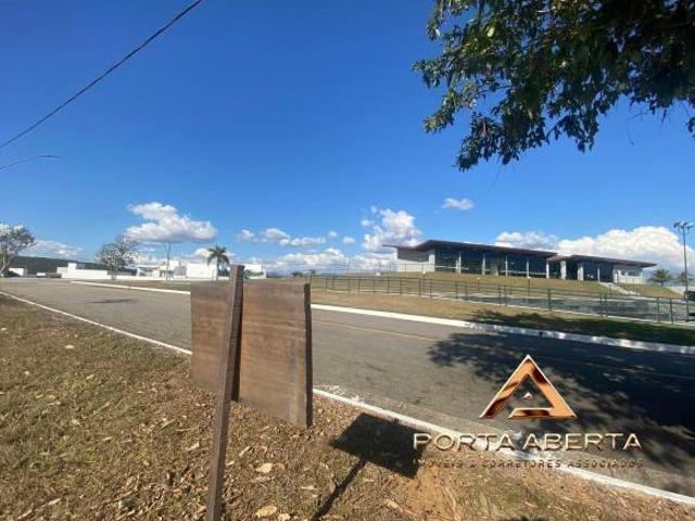 Terreno em Centro, Caratinga/MG de 450m² à venda por R$ 450.000,00