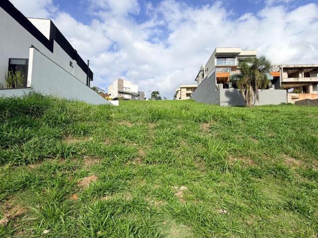 Terreno em Centro, Embu das Artes/SP de 0m² à venda por R$ 829.900,00