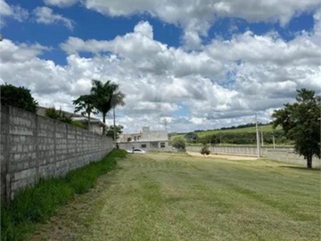 Terreno em Centro, Itatiba/SP de 942m² à venda por R$ 424.900,00