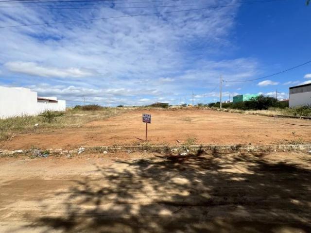 Terreno em Centro, Patos/PB de 748m² à venda por R$ 149.900,00