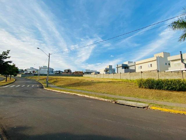 Terreno em Centro, Piracicaba/SP de 915m² à venda por R$ 1.150.670,00