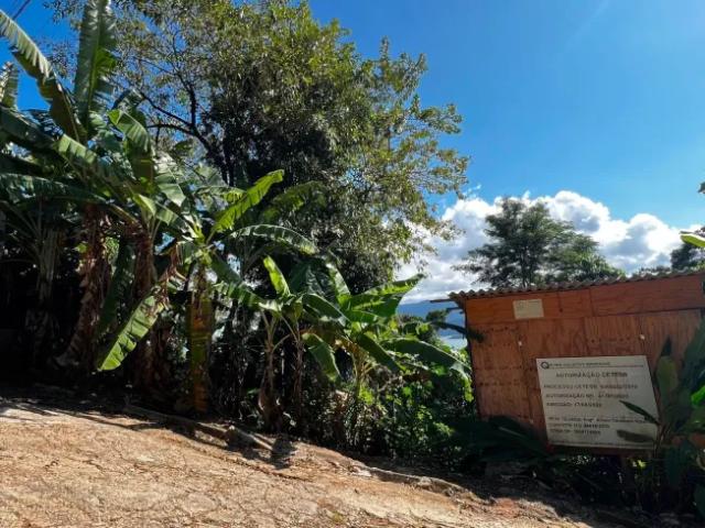 Terreno com vista e fundação iniciada