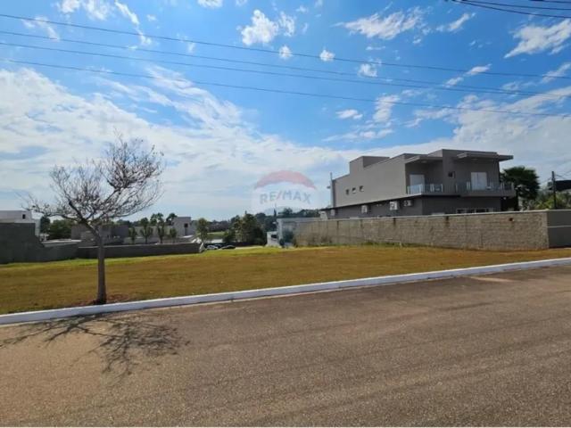 Terreno em Condomínio à Venda em Araçoiaba da Serra SP Bairro Barreiro: 720m² de Área