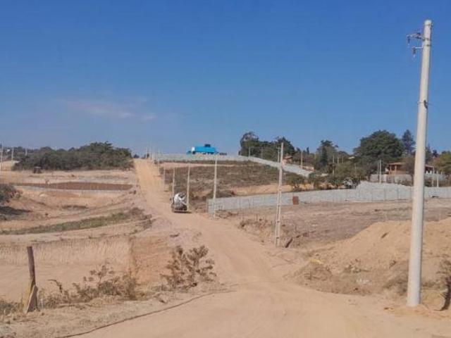 Terreno em Condomínio com Campo, Playground e Espaço Gourmet em Alumínio