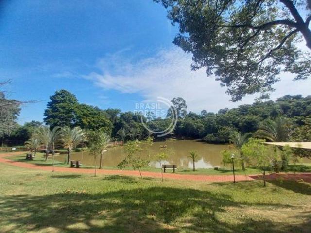 Terreno em condomínio com lago