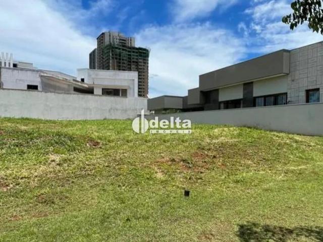 Terreno em condomínio com 396,14 m² disponível para venda no bairro Gávea em Uberlândia MG