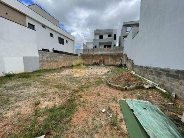 Terreno em Condomínio à venda no Condomínio Residencial Mont&apos Alcino em Valinhos/SP