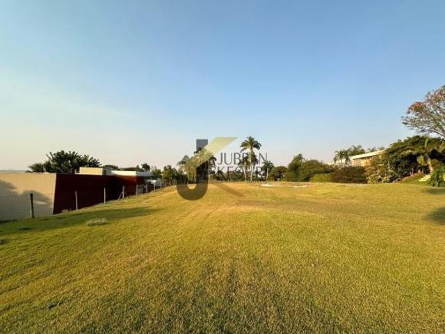 Terreno em condomínio à venda no Green Golf Club, com 1430 m², terraplanado, pronto para a receber a