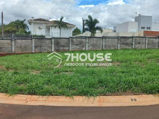 Terreno em Condomínio de Alto Padrão à Venda na estrada da Rhodia em Paulínia SP, 331,00m² de Área