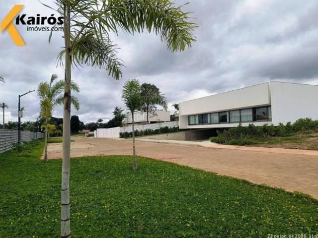 Terreno em condomínio de alto padrão no SMDB 16, com vista livre para o lago. Inf.: 9.8300 2010