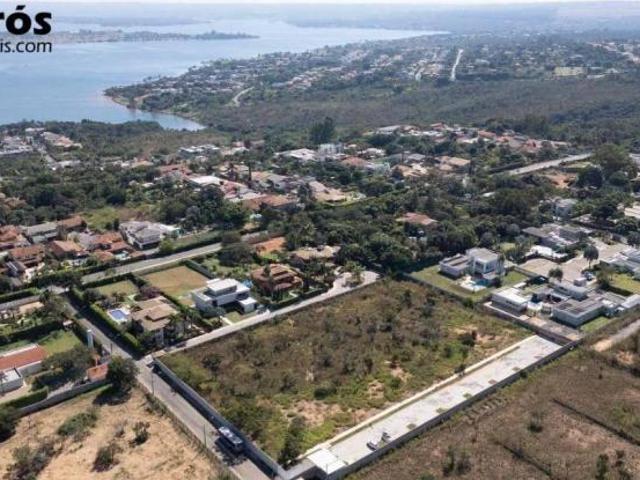 Terreno em condomínio de alto padrão na QI 26 do Lago Sul. Inf.: 9.8300 2010