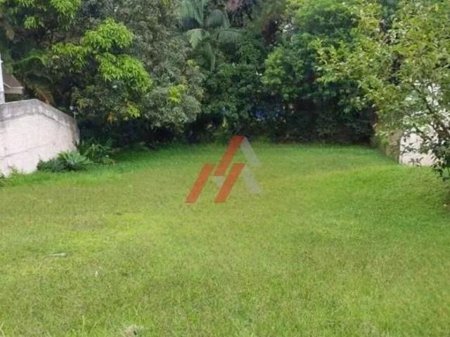Terreno em Condomínio de Luxo em Alphaville, Santana de Parnaíba SP 560m² de Pura Exclusividade!