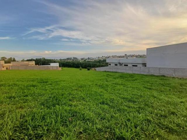 Terreno em Condomínio de Luxo em Araçoiaba da Serra SP 1.000m² de Área no Bairro Exclusivo