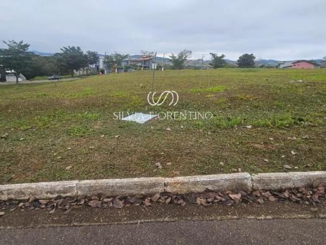Terreno em condomínio de luxo na Chácara São Félix Taubaté SP: 1.874,00 m² de área para venda!