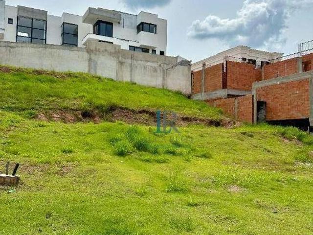 Terreno em Condomínio de Luxo no Tamboré: 421 m² com Infraestrutura Completa