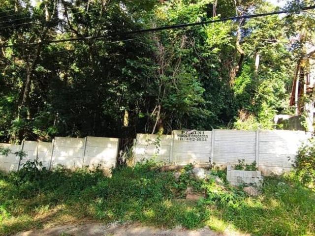 Terreno em condomínio dentro da cidade