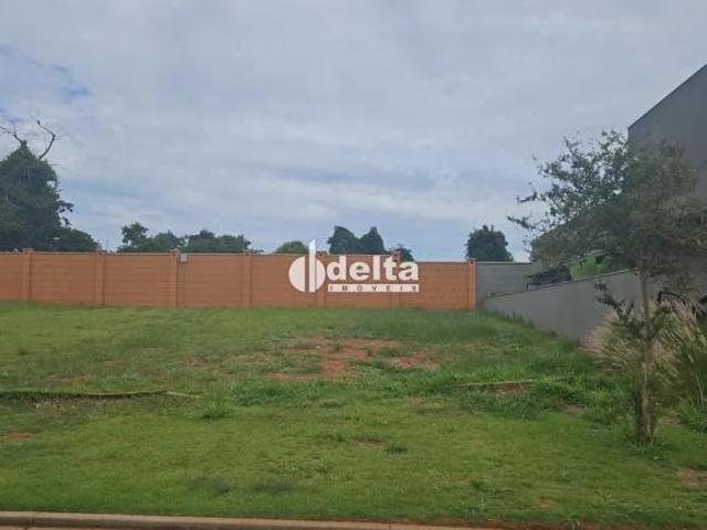 Terreno em condomínio disponível para venda no bairro Granja Marileusa em Uberlândia MG