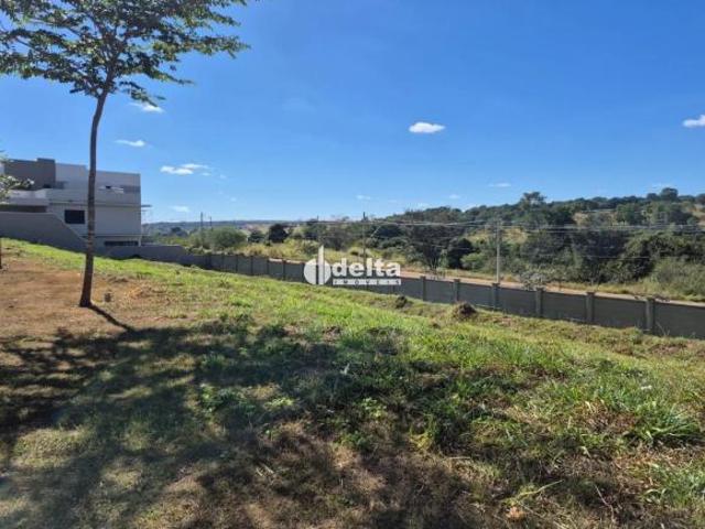 Terreno em condomínio disponível para venda no bairro Granja Marileusa em Uberlândia MG