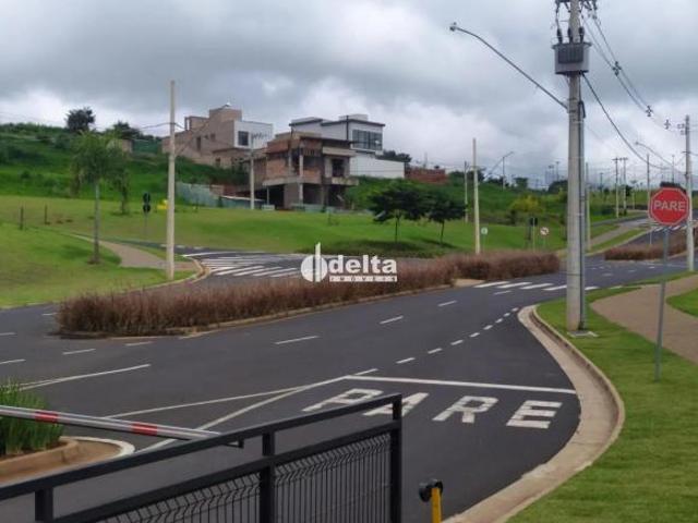 Terreno em condomínio disponível para venda bairro Granja Marileusa em Uberlândia MG