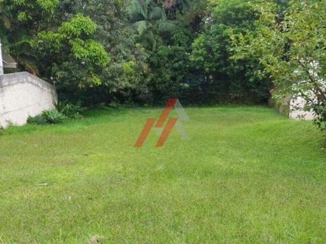 Terreno em Condomínio em Alphaville Santana de Parnaíba SP 560m² de Área Disponível!