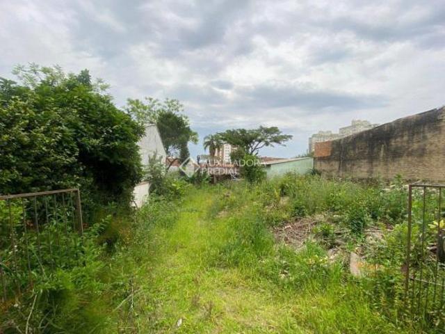 Terreno em condomínio em localização nobre