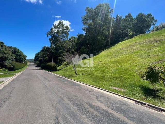 TERRENO EM CONDOMINIO FECHADO