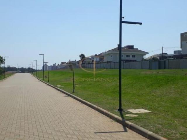 TERRENO EM CONDOMINIO FECHADO