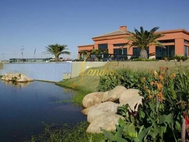 Terreno em condomínio fechado beira de lago