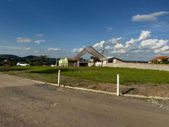 Terreno em condomínio fechado com 1.000 m², a 1:30 horas de SP, localizado em Porangaba