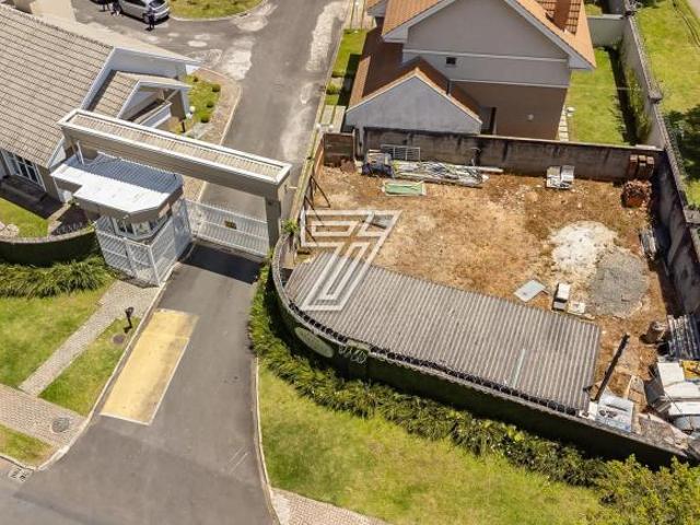 Terreno em Condomínio fechado, com 251m² privativo
