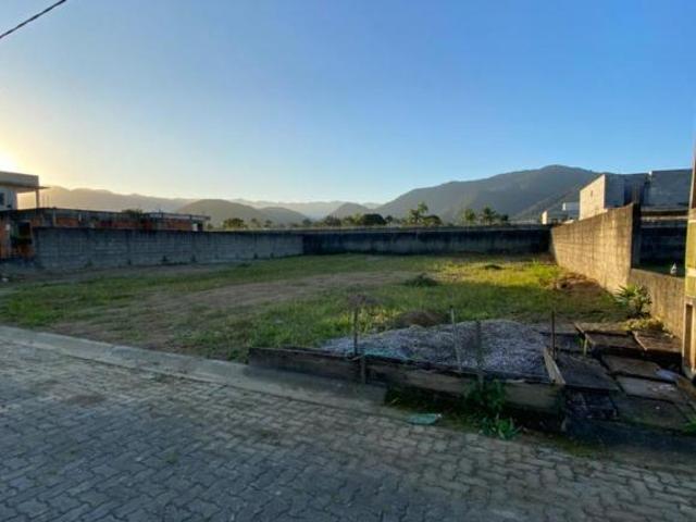 Terreno em Condomínio Fechado com 500 m², aterrado, murado, com portaria remota !