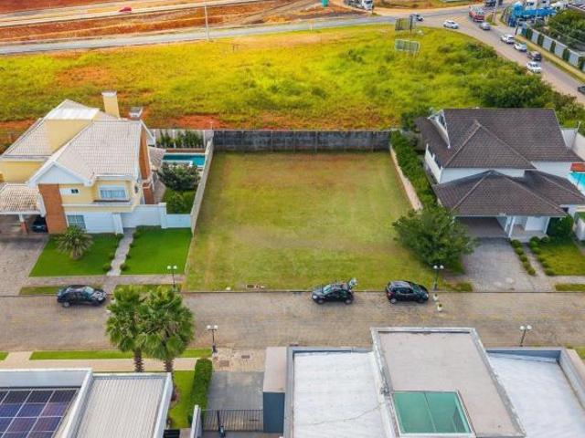 Terreno em Condomínio Fechado, com 664m² Santa Felicidade, Curitiba