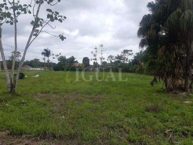 Terreno em condomínio fechado com 990m²