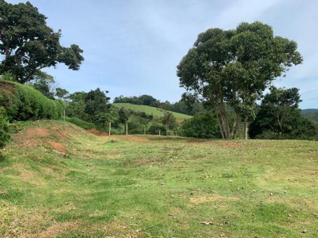 Terreno em condomínio fechado com área de 5000m²