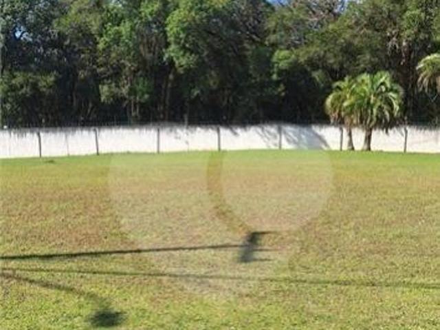 Terreno em condomínio fechado de alto padrão