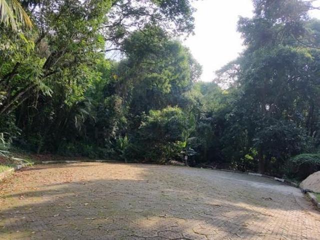 Terreno em condomínio fechado de alto padrão na Serra da Cantareira