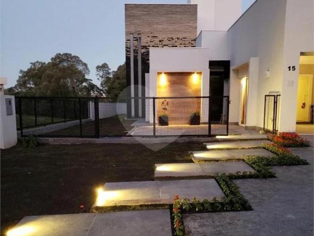 Terreno em condomínio fechado em Campo Magro