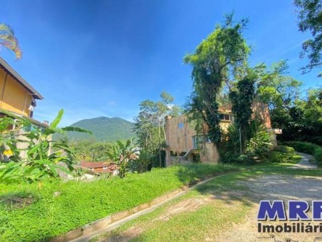 Terreno em condomínio fechado na Praia da Lagoinha em Ubatuba. Com escritura
