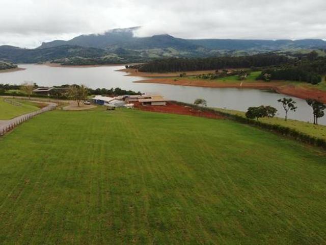 Terreno em Condomínio Fechado na Represa