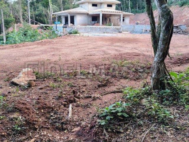 Terreno em condomínio fechado próximo a rodovia!