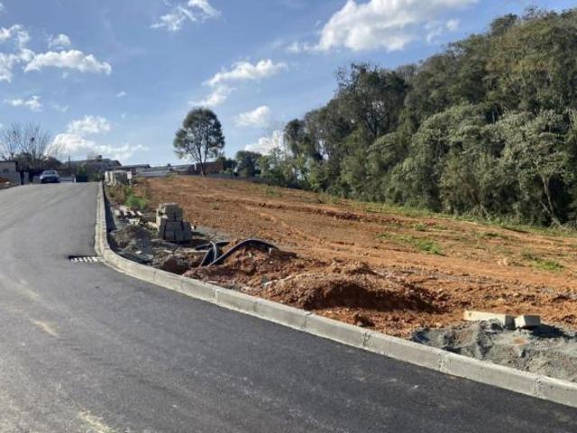 Terreno em condomínio fechado próximo ao Parque Barigui 1.060 m2 entre Curitiba e Campo Largo