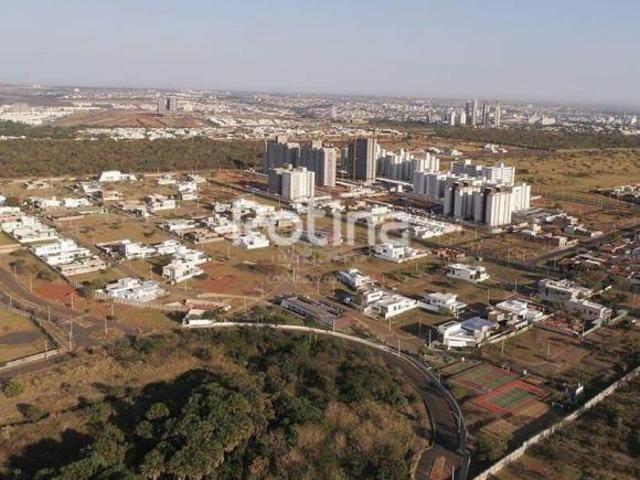 Terreno em Condomínio Fechado Residencial em Uberlândia 438,20 m²