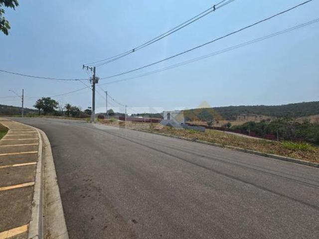 Terreno em condomínio horizontal de 923,91 m² com toda infraestrutura