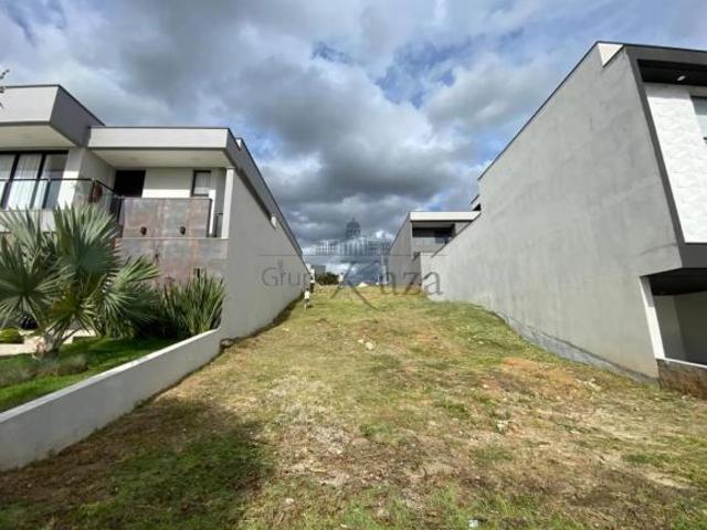 Terreno em Condomínio Vivva Residencial Clube Jacareí 250m². Bairro Jardim Califórnia