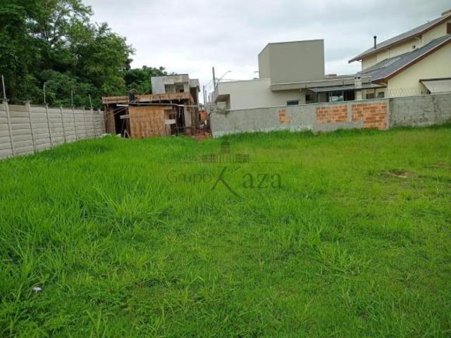 Terreno em Condomínio Jardim Jacinto Condomínio Bosque dos Manacás 259m²
