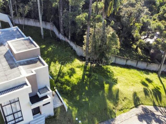 Exclusividade e Natureza: Terreno de 360m² em Cond