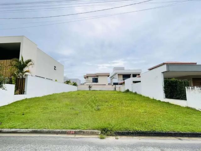 Terreno em Condomínio para Venda em Taubaté/SP Piracangaguá