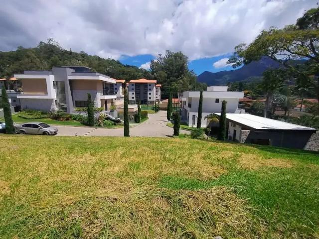 Terreno em Condomínio para Venda em Teresópolis/RJ Posse