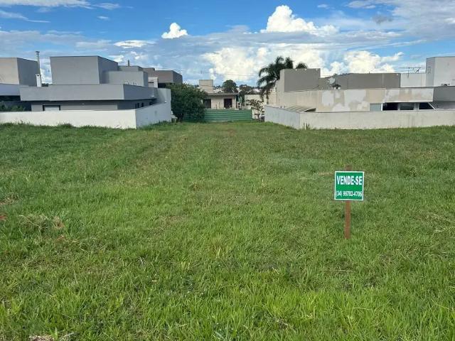 Terreno em Condomínio para Venda em Uberlândia/MG Laranjeiras