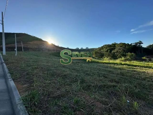 Terreno em Condomínio para Venda em Volta Redonda/RJ Casa de Pedra